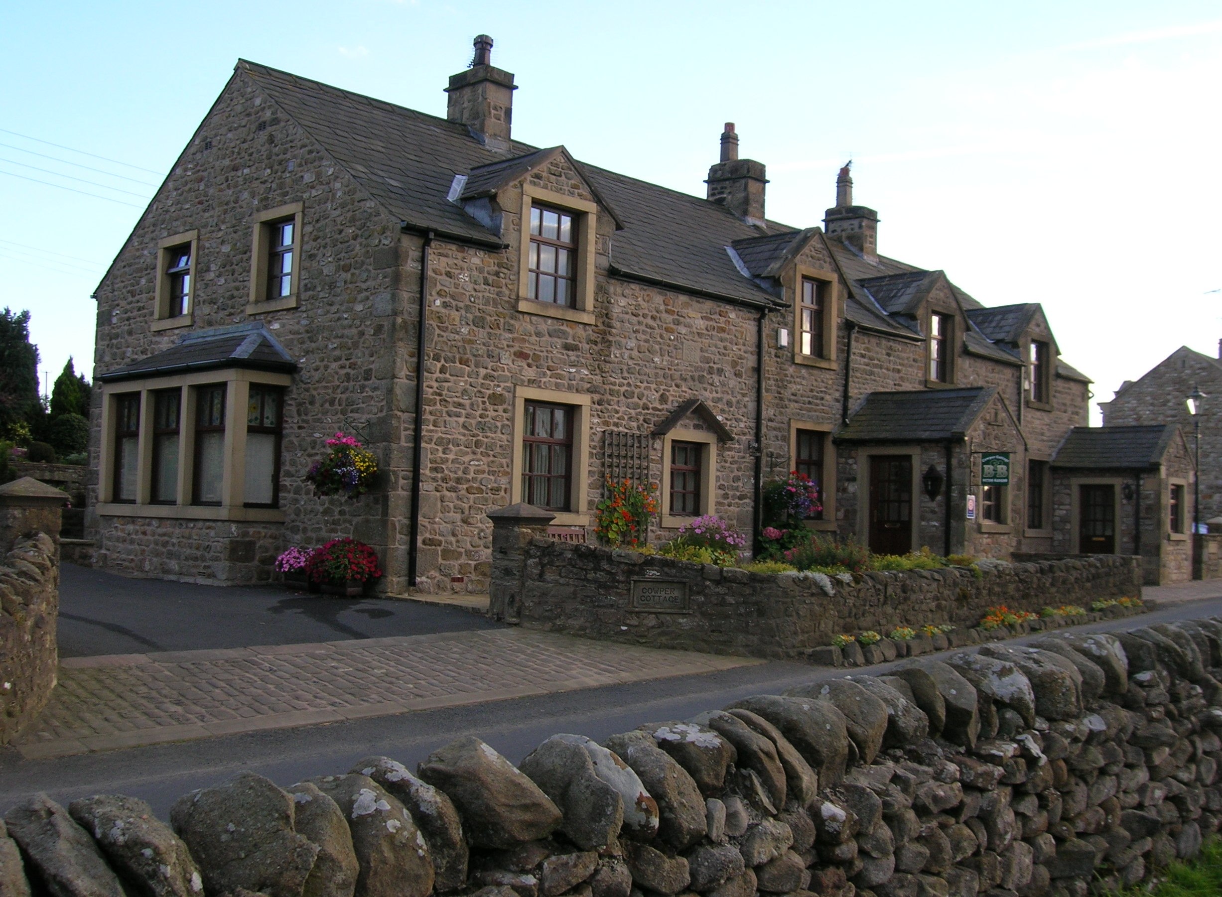 Visit Settle - Cowper Cottage - Bed & Breakfast